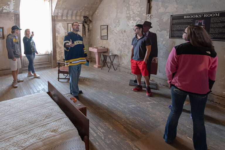 Lecturer brings prison experience to the classroom | Michigan Today